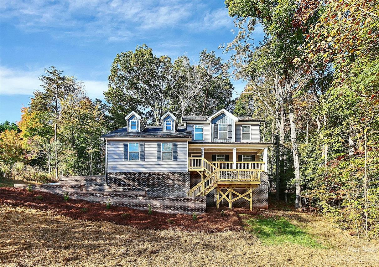 2595 Henry Falls Dr., Hickory, NC 28602 | MLS# 4077662 | Homes by Marco